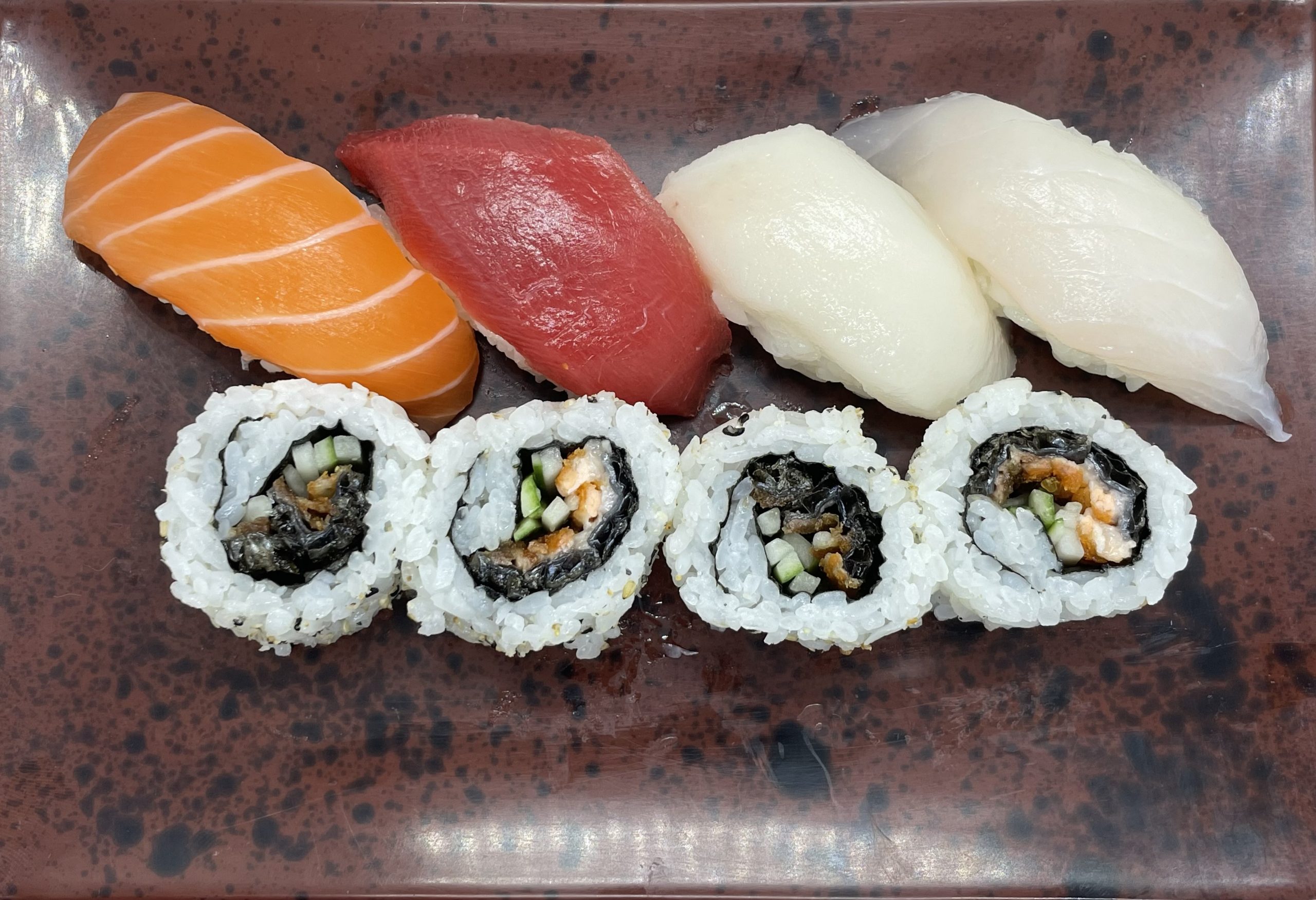 4 sushi, 4 salmon skin – Sapporo